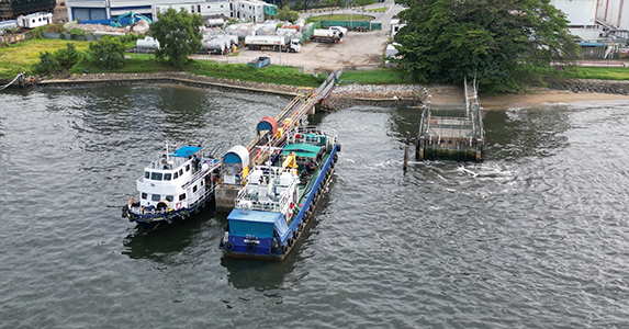 Digital refuelling for coastal vessels at Penjuru Jetty - PS Energy Group